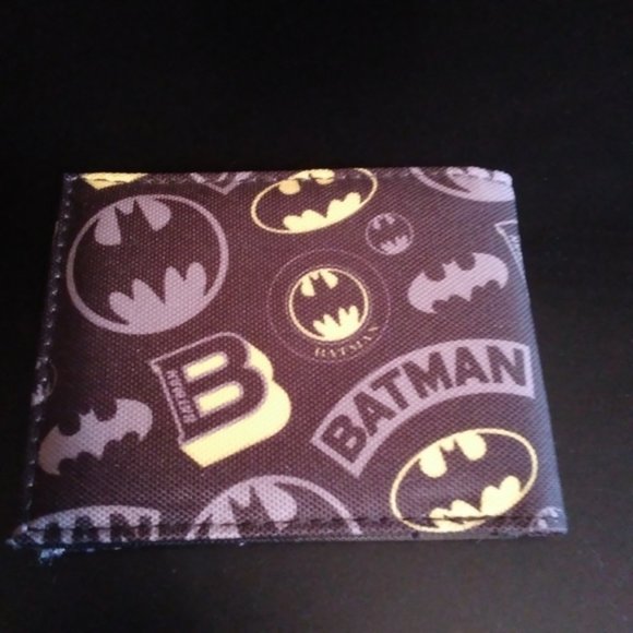 DC Comics | Bags | New Batman Symbol Bi Fold Unisex Wallet Dc Comic ...